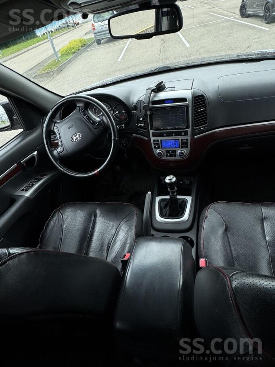 Violets Hyundai Santa Fe 2006 Rīga, ar dzinēja tilpumu 2.20 L un nobraukumu 367 tūkst. km par 2300 €, foto 6 vietnē AUTOMOTO.COM.LV