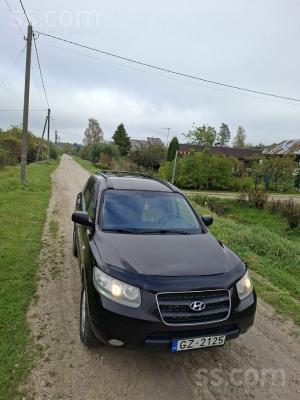 Violet Hyundai Santa Fe 2007 in Riga, with an engine capacity of 2.20 L and mileage of 352 thousand km for 2700 €, photo  on AUTOMOTO.COM.LV
