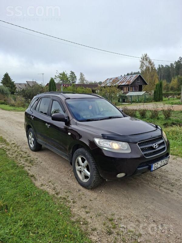Hyundai Santa Fe 2007 Rīga vietnē Violets Hyundai Santa Fe 2007 Rīga, ar dzinēja tilpumu 2.20 L un nobraukumu 352 tūkst. km par 2700 €, foto 3 vietnē AUTOMOTO.COM.LV