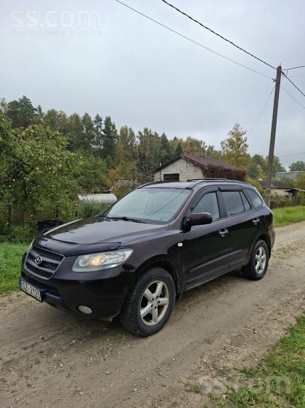 Hyundai Santa Fe 2007 Rīga vietnē Violets Hyundai Santa Fe 2007 Rīga, ar dzinēja tilpumu 2.20 L un nobraukumu 352 tūkst. km par 2700 €, foto 4 vietnē AUTOMOTO.COM.LV