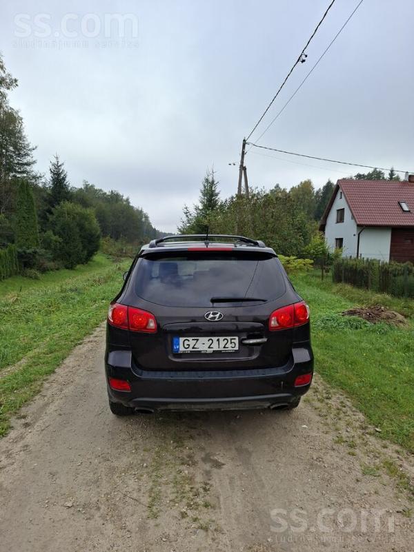 Hyundai Santa Fe 2007 Rīga vietnē Violets Hyundai Santa Fe 2007 Rīga, ar dzinēja tilpumu 2.20 L un nobraukumu 352 tūkst. km par 2700 €, foto 5 vietnē AUTOMOTO.COM.LV