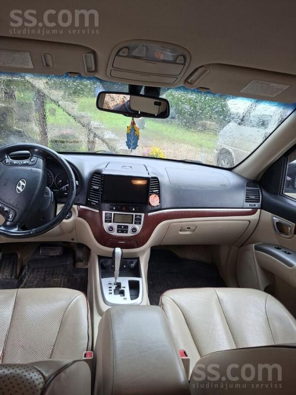 Hyundai Santa Fe 2007 Rīga vietnē Violets Hyundai Santa Fe 2007 Rīga, ar dzinēja tilpumu 2.20 L un nobraukumu 352 tūkst. km par 2700 €, foto 9 vietnē AUTOMOTO.COM.LV