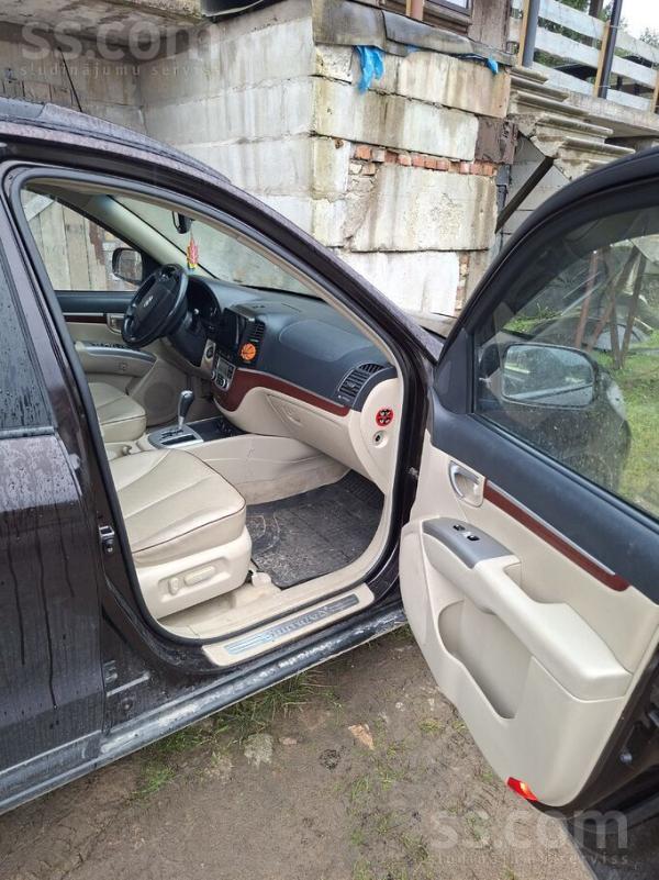 Hyundai Santa Fe 2007 Rīga vietnē Violets Hyundai Santa Fe 2007 Rīga, ar dzinēja tilpumu 2.20 L un nobraukumu 352 tūkst. km par 2700 €, foto 11 vietnē AUTOMOTO.COM.LV