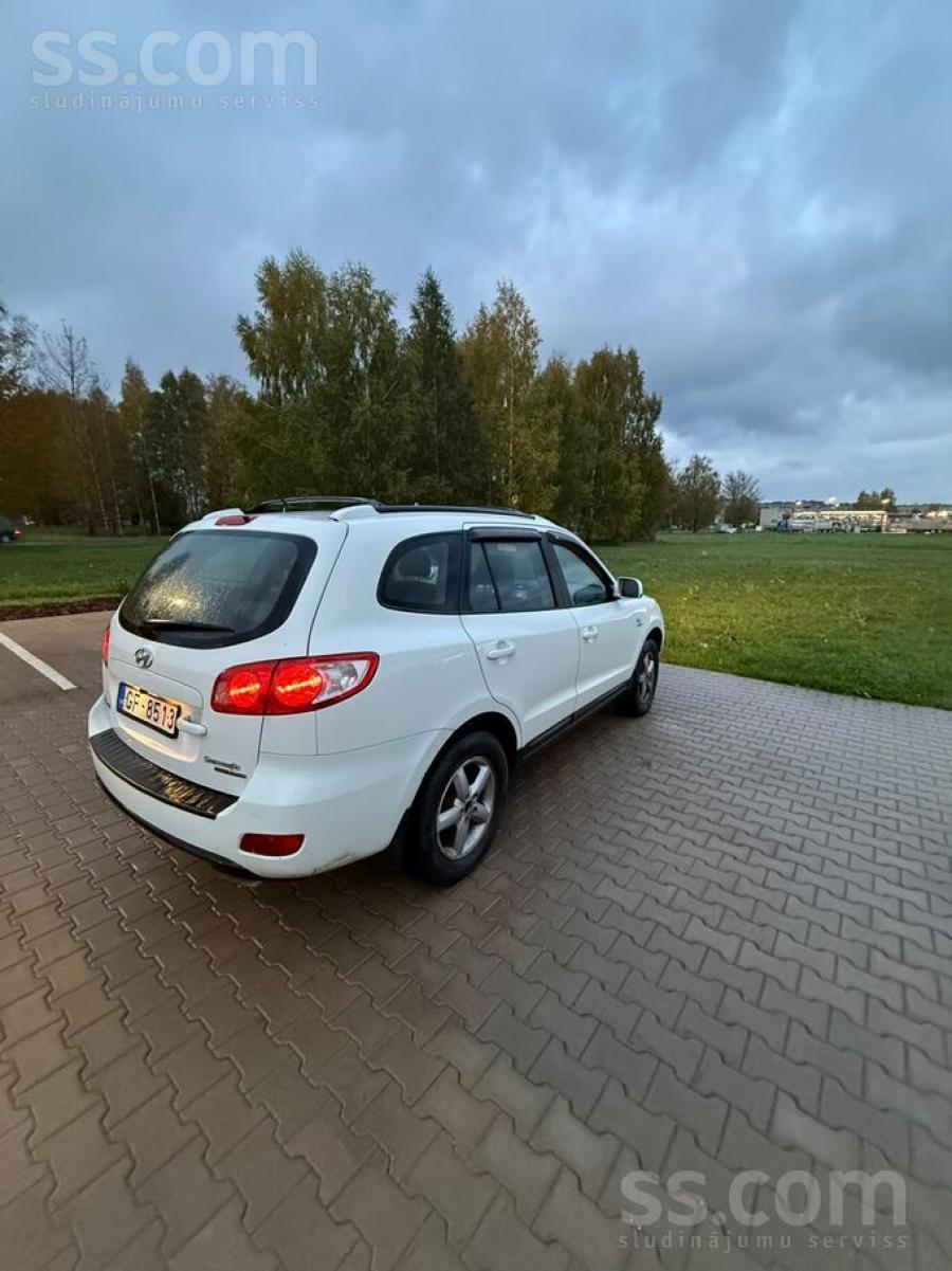 White Hyundai Santa Fe 2006 in Jekabpils, with an engine capacity of 2.20 L and mileage of 267 thousand km for 2500 €, photo 6 on AUTOMOTO.COM.LV