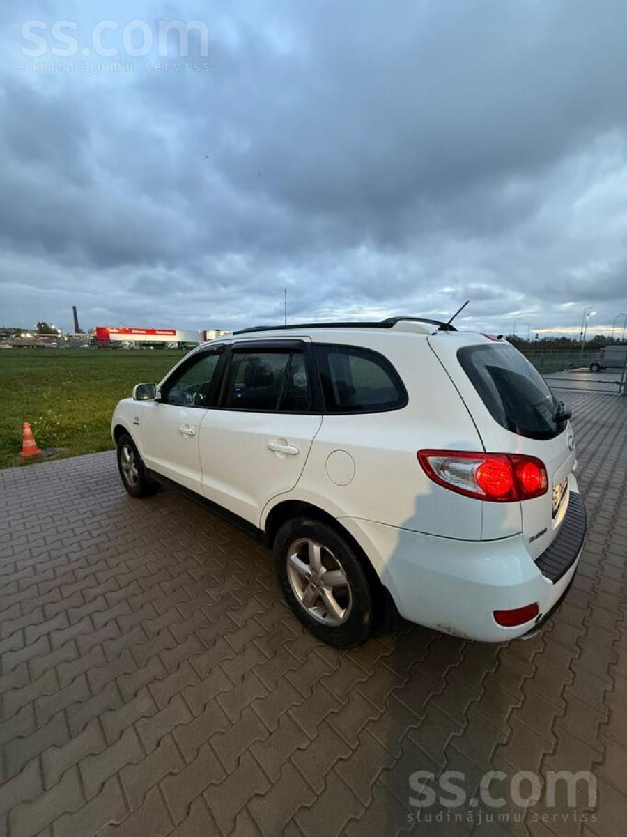White Hyundai Santa Fe 2006 in Jekabpils, with an engine capacity of 2.20 L and mileage of 267 thousand km for 2500 €, photo 7 on AUTOMOTO.COM.LV