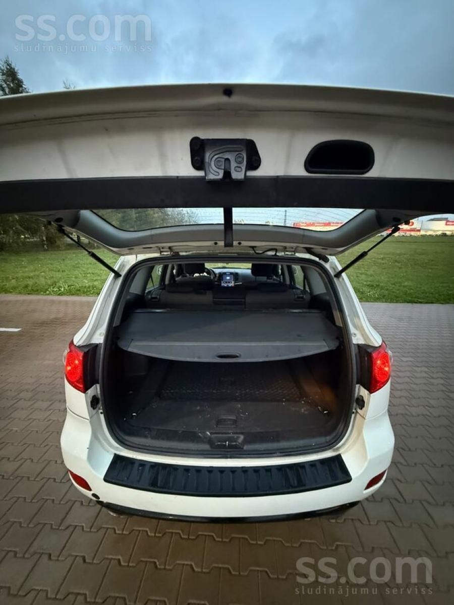 White Hyundai Santa Fe 2006 in Jekabpils, with an engine capacity of 2.20 L and mileage of 267 thousand km for 2500 €, photo 10 on AUTOMOTO.COM.LV