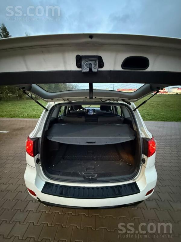 White Hyundai Santa Fe 2006 in Jekabpils, with an engine capacity of 2.20 L and mileage of 267 thousand km for 2500 €, photo 10 on AUTOMOTO.COM.LV