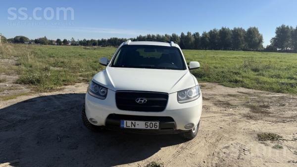 Balts Hyundai Santa Fe 2007 Liepāja, ar dzinēja tilpumu 2.20 L un nobraukumu 267 tūkst. km par 3800 €, foto 1 vietnē AUTOMOTO.COM.LV