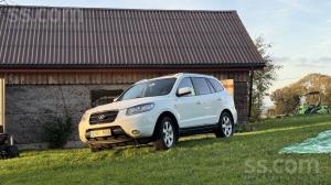 White Hyundai Santa Fe 2007 in Liepaja, with an engine capacity of 2.20 L and mileage of 267 thousand km for 3600 €, photo 6 on AUTOMOTO.COM.LV