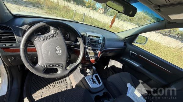 Balts Hyundai Santa Fe 2007 Liepāja, ar dzinēja tilpumu 2.20 L un nobraukumu 267 tūkst. km par 3600 €, foto 10 vietnē AUTOMOTO.COM.LV