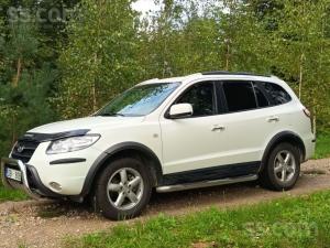 White Hyundai Santa Fe 2008 in Ogre, with an engine capacity of 2.20 L and mileage of 180 thousand km for 4200 €, photo  on AUTOMOTO.COM.LV