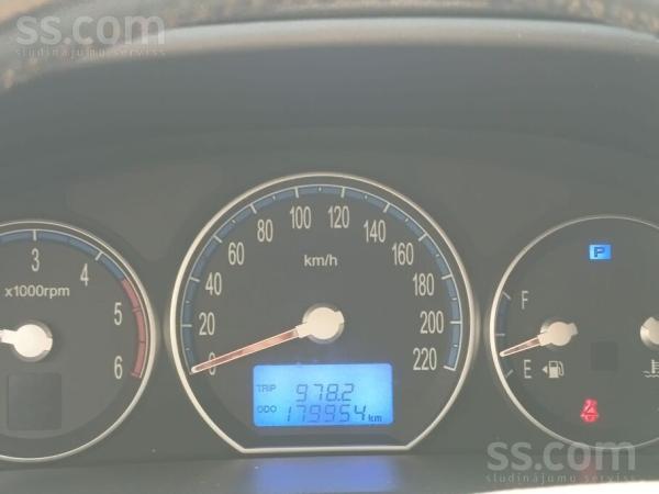 Balts Hyundai Santa Fe 2008 Ogre, ar dzinēja tilpumu 2.20 L un nobraukumu 180 tūkst. km par 4200 €, foto 8 vietnē AUTOMOTO.COM.LV