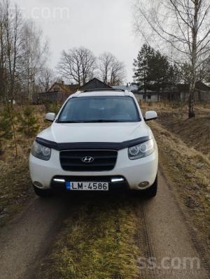 Balts Hyundai Santa Fe 2009 Ogre, ar dzinēja tilpumu 2.20 L un nobraukumu 343 tūkst. km par 3450 €, foto 1 vietnē AUTOMOTO.COM.LV