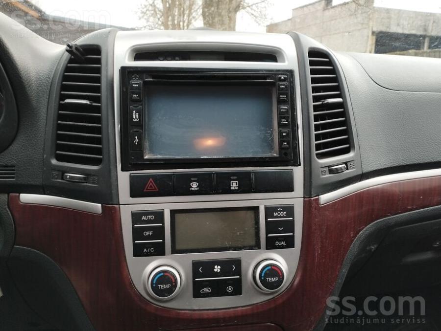 Balts Hyundai Santa Fe 2009 Ogre, ar dzinēja tilpumu 2.20 L un nobraukumu 343 tūkst. km par 3450 €, foto 5 vietnē AUTOMOTO.COM.LV