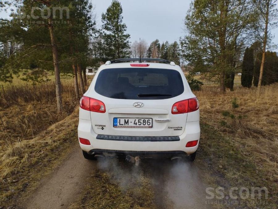 Balts Hyundai Santa Fe 2009 Ogre, ar dzinēja tilpumu 2.20 L un nobraukumu 343 tūkst. km par 3450 €, foto 8 vietnē AUTOMOTO.COM.LV