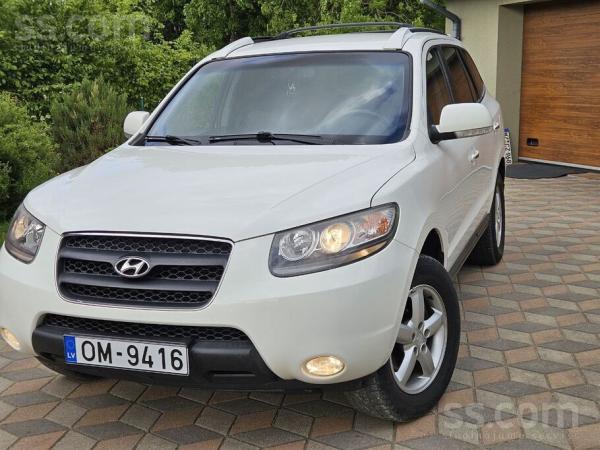 White Hyundai Santa Fe 2009 in Talsi, with an engine capacity of 2.20 L and mileage of 204 thousand km for 5899 €, photo 9 on AUTOMOTO.COM.LV