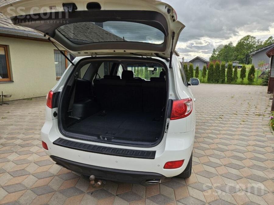 Balts Hyundai Santa Fe 2009 Talsi, ar dzinēja tilpumu 2.20 L un nobraukumu 204 tūkst. km par 5899 €, foto 11 vietnē AUTOMOTO.COM.LV