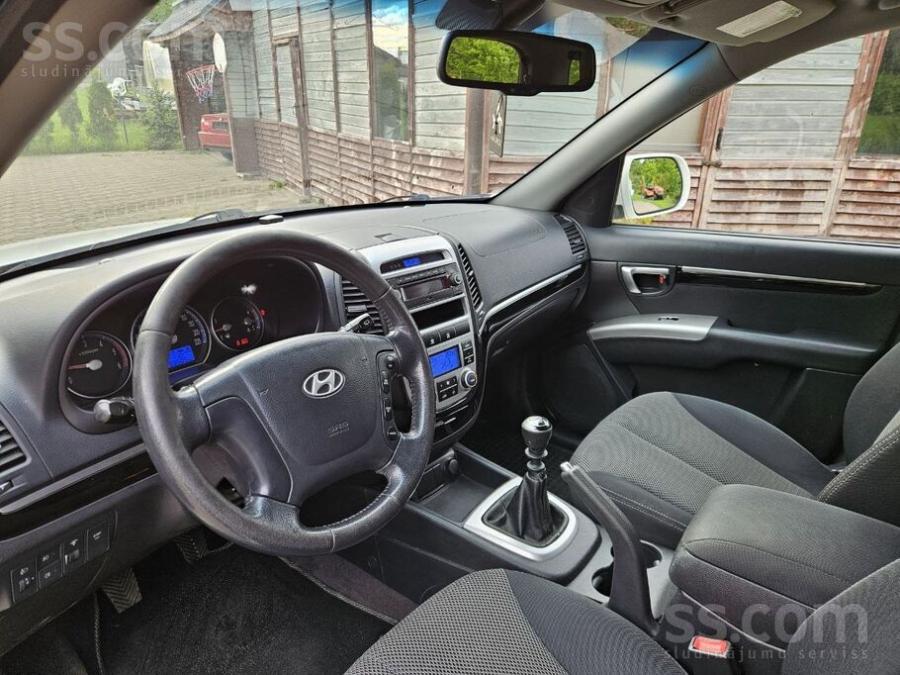 Balts Hyundai Santa Fe 2009 Talsi, ar dzinēja tilpumu 2.20 L un nobraukumu 204 tūkst. km par 5899 €, foto 13 vietnē AUTOMOTO.COM.LV