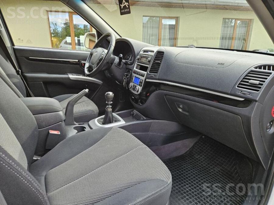 Balts Hyundai Santa Fe 2009 Talsi, ar dzinēja tilpumu 2.20 L un nobraukumu 204 tūkst. km par 5899 €, foto 16 vietnē AUTOMOTO.COM.LV