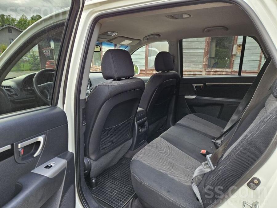 Balts Hyundai Santa Fe 2009 Talsi, ar dzinēja tilpumu 2.20 L un nobraukumu 204 tūkst. km par 5899 €, foto 18 vietnē AUTOMOTO.COM.LV