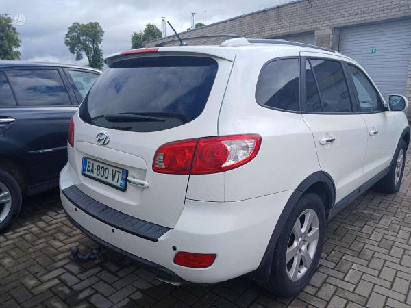 Balts Hyundai Santa Fe 2009 Tauragė, ar dzinēja tilpumu 2.19 L un nobraukumu 220 tūkst. km par 2600 €, foto 3 vietnē AUTOMOTO.COM.LV