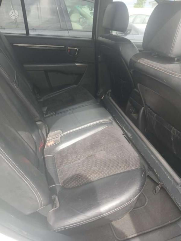 Balts Hyundai Santa Fe 2009 Tauragė, ar dzinēja tilpumu 2.19 L un nobraukumu 220 tūkst. km par 2600 €, foto 5 vietnē AUTOMOTO.COM.LV