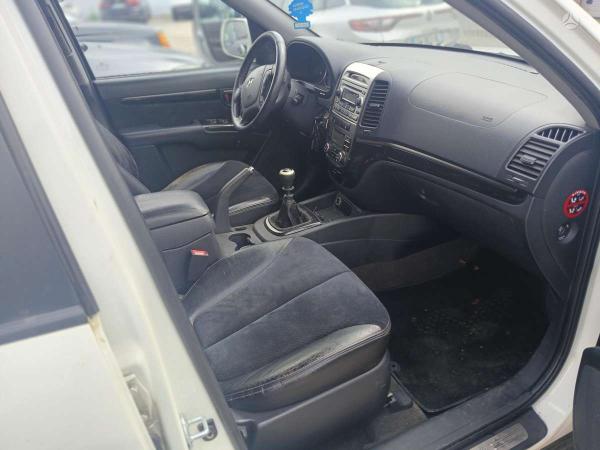 Balts Hyundai Santa Fe 2009 Tauragė, ar dzinēja tilpumu 2.19 L un nobraukumu 220 tūkst. km par 2600 €, foto 6 vietnē AUTOMOTO.COM.LV