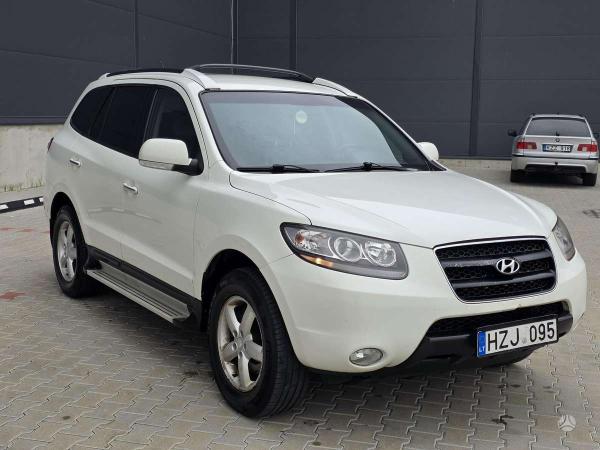 White Hyundai Santa Fe 2009 in Siauliai, with an engine capacity of 2.20 L and mileage of 340 thousand km for 2750 €, photo 4 on AUTOMOTO.COM.LV