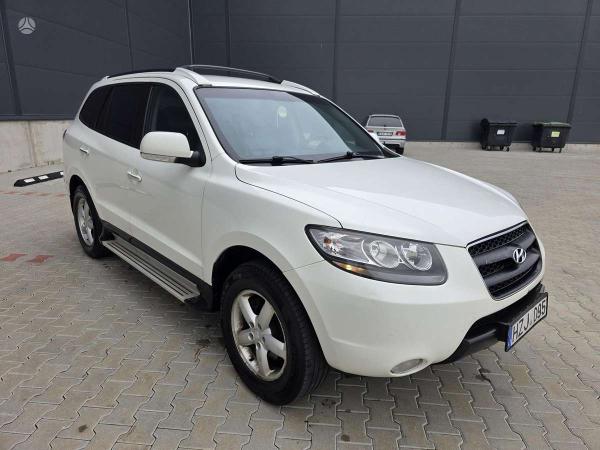 White Hyundai Santa Fe 2009 in Siauliai, with an engine capacity of 2.20 L and mileage of 340 thousand km for 2750 €, photo 5 on AUTOMOTO.COM.LV
