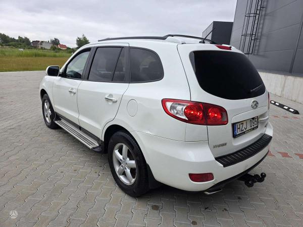 White Hyundai Santa Fe 2009 in Siauliai, with an engine capacity of 2.20 L and mileage of 340 thousand km for 2750 €, photo 7 on AUTOMOTO.COM.LV