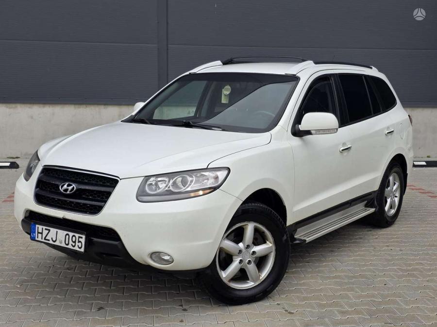 White Hyundai Santa Fe 2009 in Siauliai, with an engine capacity of 2.20 L and mileage of 340 thousand km for 2750 €, photo 1 on AUTOMOTO.COM.LV