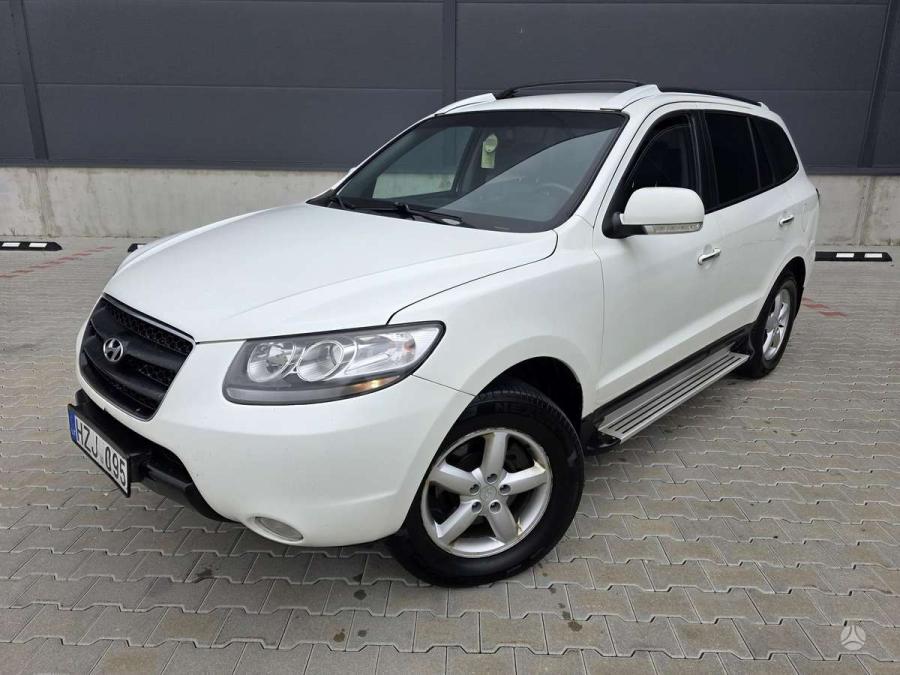 White Hyundai Santa Fe 2009 in Siauliai, with an engine capacity of 2.20 L and mileage of 340 thousand km for 2750 €, photo 3 on AUTOMOTO.COM.LV