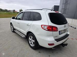 White Hyundai Santa Fe 2009 in Siauliai, with an engine capacity of 2.20 L and mileage of 340 thousand km for 2750 €, photo 8 on AUTOMOTO.COM.LV