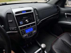 White Hyundai Santa Fe 2009 in Siauliai, with an engine capacity of 2.20 L and mileage of 340 thousand km for 2750 €, photo 10 on AUTOMOTO.COM.LV