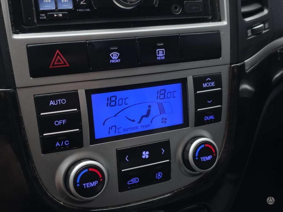 White Hyundai Santa Fe 2009 in Siauliai, with an engine capacity of 2.20 L and mileage of 340 thousand km for 2750 €, photo 12 on AUTOMOTO.COM.LV
