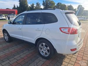 White Hyundai Santa Fe 2009 in Silute, with an engine capacity of 2.20 L and mileage of 238 thousand km for 3850 €, photo 5 on AUTOMOTO.COM.LV