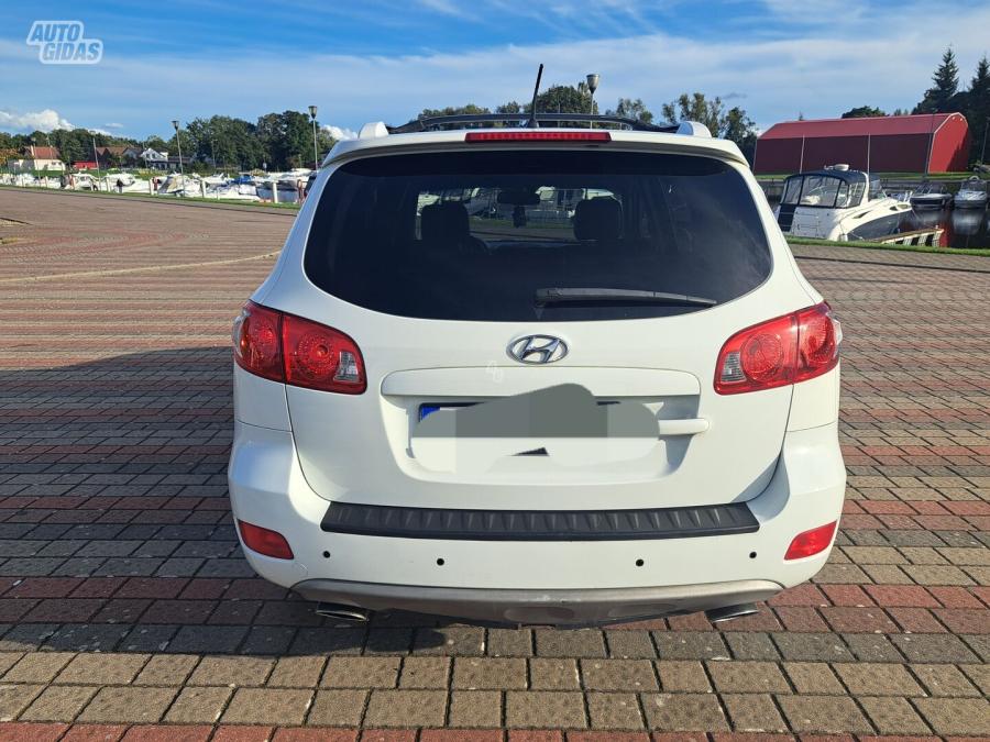 White Hyundai Santa Fe 2009 in Silute, with an engine capacity of 2.20 L and mileage of 238 thousand km for 3850 €, photo 7 on AUTOMOTO.COM.LV