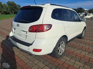 White Hyundai Santa Fe 2009 in Silute, with an engine capacity of 2.20 L and mileage of 238 thousand km for 3850 €, photo 8 on AUTOMOTO.COM.LV