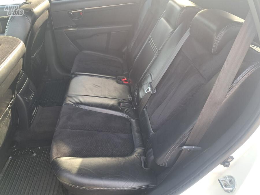 White Hyundai Santa Fe 2009 in Silute, with an engine capacity of 2.20 L and mileage of 238 thousand km for 3850 €, photo 20 on AUTOMOTO.COM.LV