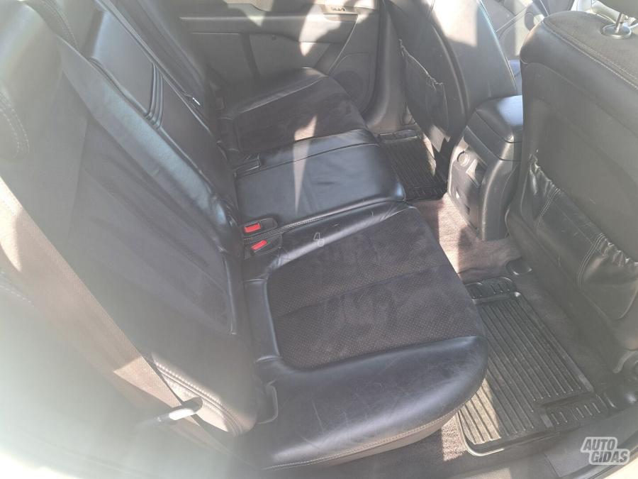 White Hyundai Santa Fe 2009 in Silute, with an engine capacity of 2.20 L and mileage of 238 thousand km for 3850 €, photo 23 on AUTOMOTO.COM.LV