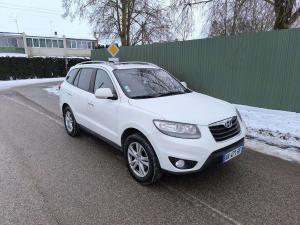 White Hyundai Santa Fe 2010 in Marijampole, with an engine capacity of 2.20 L and mileage of 327 thousand km for 5050 €, photo 7 on AUTOMOTO.COM.LV