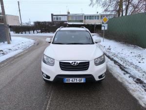 White Hyundai Santa Fe 2010 in Marijampole, with an engine capacity of 2.20 L and mileage of 327 thousand km for 5050 €, photo 8 on AUTOMOTO.COM.LV