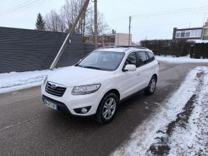White Hyundai Santa Fe 2010 in Marijampole, with an engine capacity of 2.20 L and mileage of 327 thousand km for 5050 €, photo 9 on AUTOMOTO.COM.LV