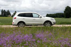 White Hyundai Santa Fe 2010 in Aluksne, with an engine capacity of 2.20 L and mileage of 255 thousand km for 6300 €, photo  on AUTOMOTO.COM.LV