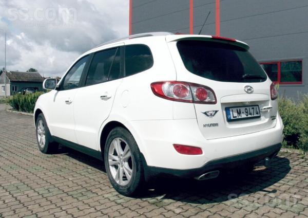 Balts Hyundai Santa Fe 2010 Alūksne, ar dzinēja tilpumu 2.20 L un nobraukumu 255 tūkst. km par 5650 €, foto 3 vietnē AUTOMOTO.COM.LV