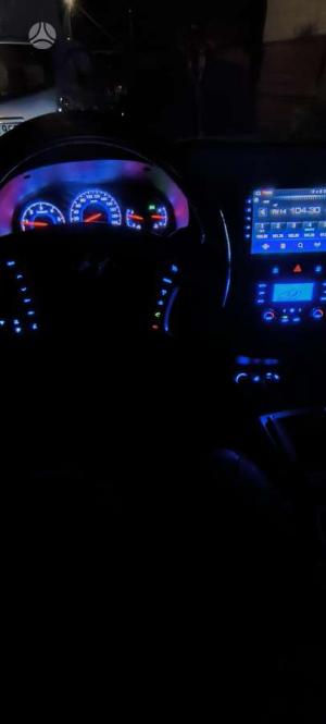 Balts Hyundai Santa Fe 2010 Šauļi, ar dzinēja tilpumu 2.20 L un nobraukumu 246 tūkst. km par 4100 €, foto 7 vietnē AUTOMOTO.COM.LV