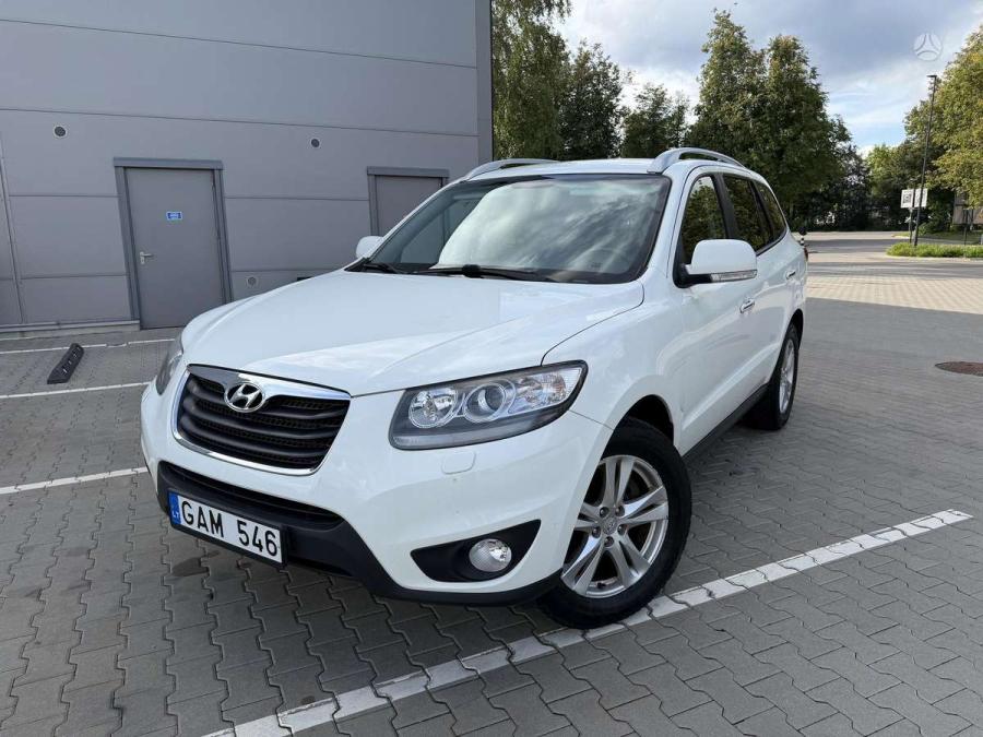 White Hyundai Santa Fe 2010 in Vilnius, with an engine capacity of 2.20 L and mileage of 162 thousand km for 4950 €, photo 3 on AUTOMOTO.COM.LV