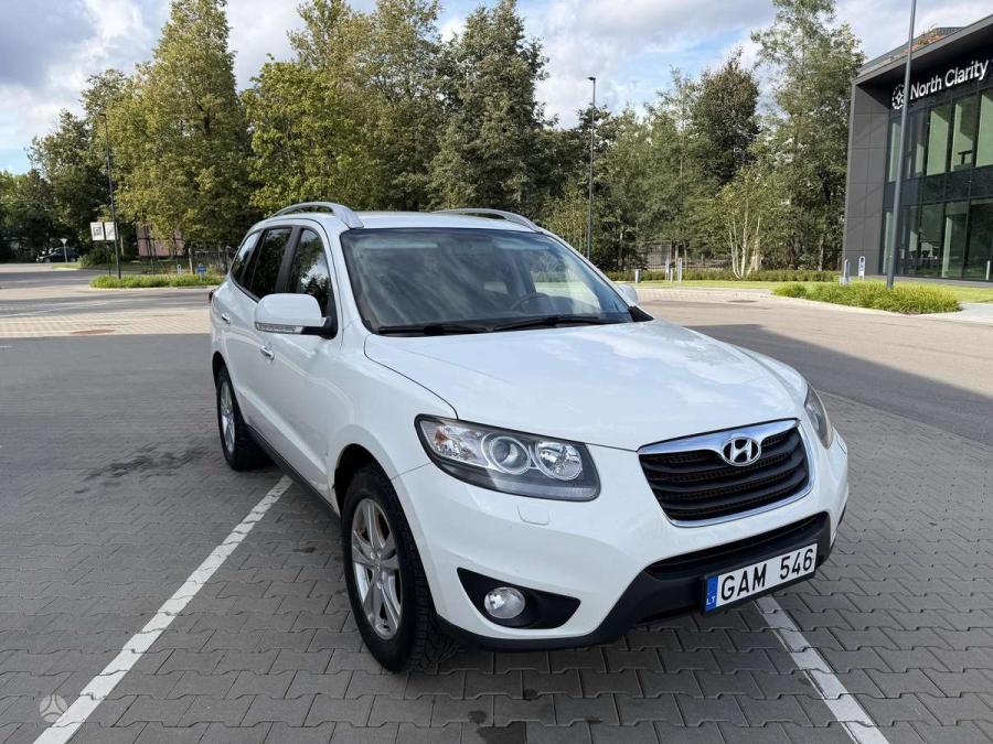 White Hyundai Santa Fe 2010 in Vilnius, with an engine capacity of 2.20 L and mileage of 162 thousand km for 4950 €, photo 5 on AUTOMOTO.COM.LV