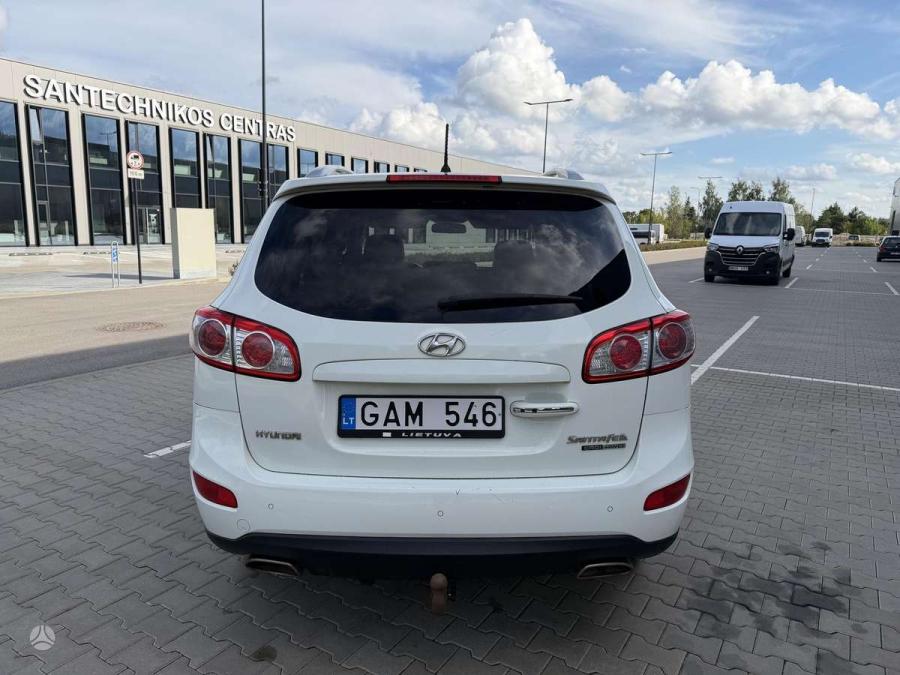 White Hyundai Santa Fe 2010 in Vilnius, with an engine capacity of 2.20 L and mileage of 162 thousand km for 4950 €, photo 8 on AUTOMOTO.COM.LV