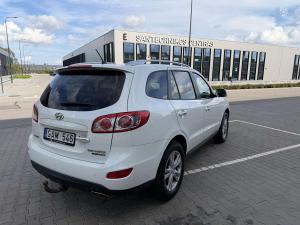 White Hyundai Santa Fe 2010 in Vilnius, with an engine capacity of 2.20 L and mileage of 162 thousand km for 4950 €, photo 9 on AUTOMOTO.COM.LV